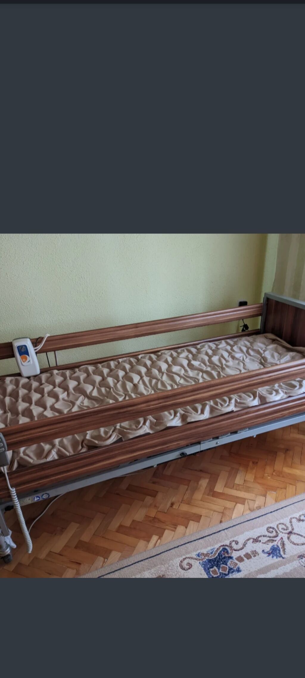 Relativno malo korišćen krevet, prodaje se u kompletu sa medicinskim i