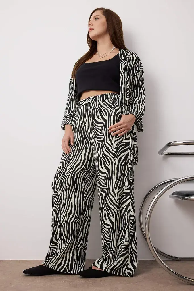 Trendyol Curve Ženski komplet Tbbss25Cp00030, Crni