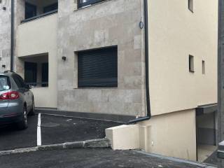 Parking mesto za auto/motor za Izdavanje
