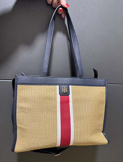 Tommy Hilfiger tasna