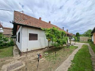 Višeporodična kuća 257 m², u dobrom stanju, Dudova šuma, Zorka, Subotica