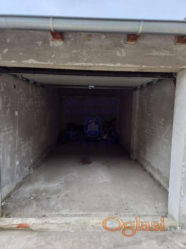 Garaža sa rolo vratima u Petrovaradinu 18m2