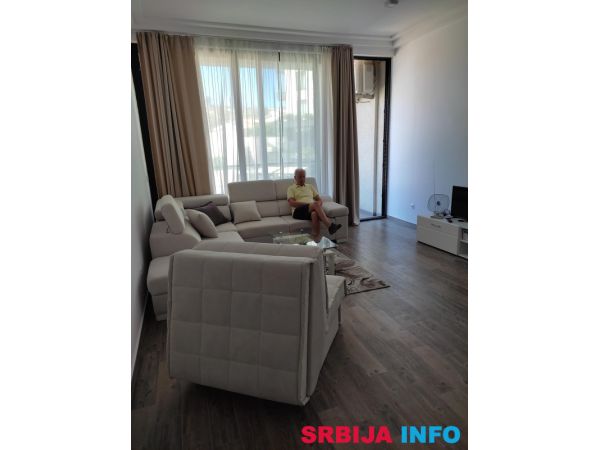 Luksuzni apartman u Sutomoru – Hotel Guinniss, 61 m², terasa, pogled mor