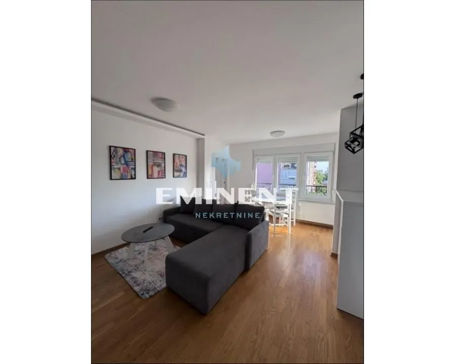 Izdavanje, dvosoban stan, 55m², Zemun Gornji Grad, Zemun Sve Podlokacije