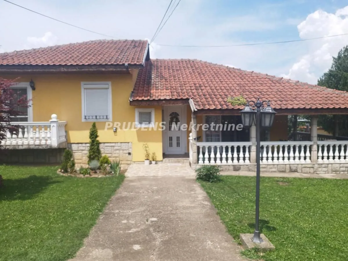 Prodaja, kuća, 250m², Surčin, Beograd