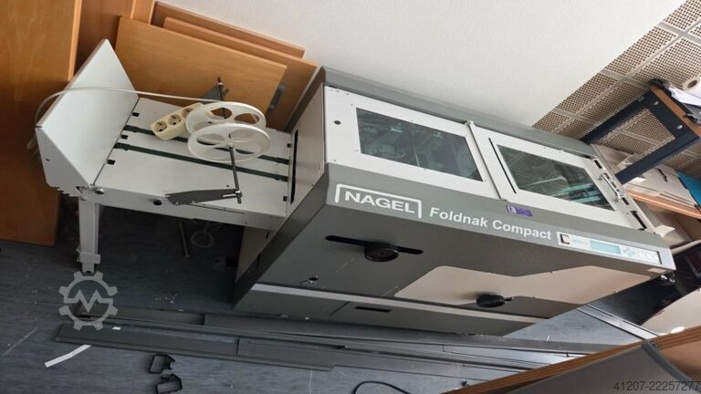 Mašina za slaganje
Nagel Foldnak compakt booklet maker with trimmer