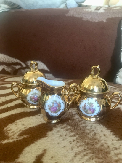 Stilski mini set: dve posude za secer i bokalcic