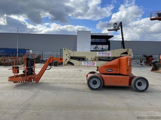 Artikulisan bum lift
JLG E450AJ