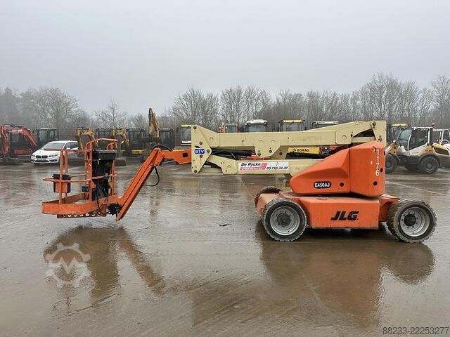 Vazdušna platforma
JLG E450AJ