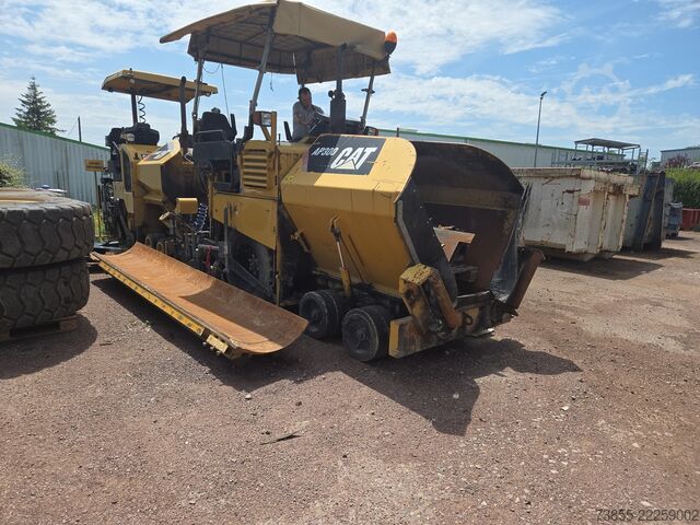 Asfaltni finišer
Caterpillar AP300
