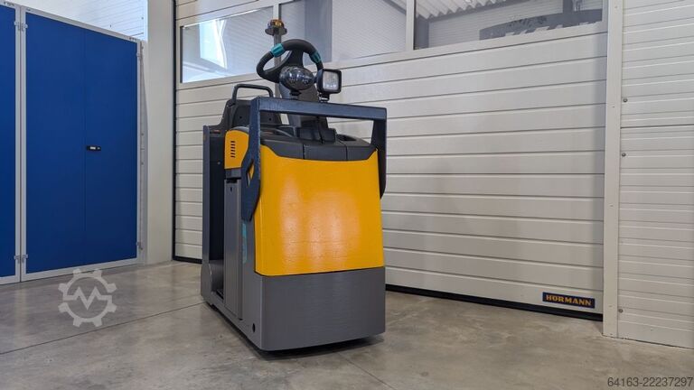 Vučni traktor
Jungheinrich EZS 130 Li-Ion Batterie
