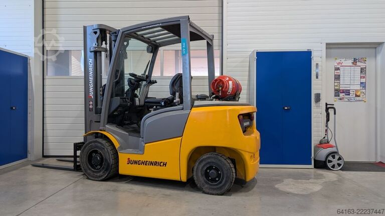 LPG viljuškari
Jungheinrich TFG 425 GE115-500DZ