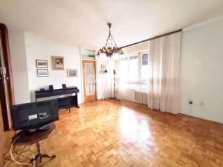Trosobni stan Nebojšina, Hram Svetog Save - Neimar - Čubura, Beograd