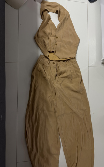 Komplet nov prsluk i pantalone M vel