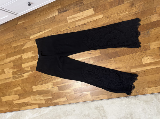 Zara pantalone sa cipkom