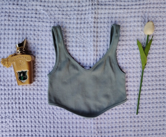 ZARA seamless asimetrični top u špic (XS/S)