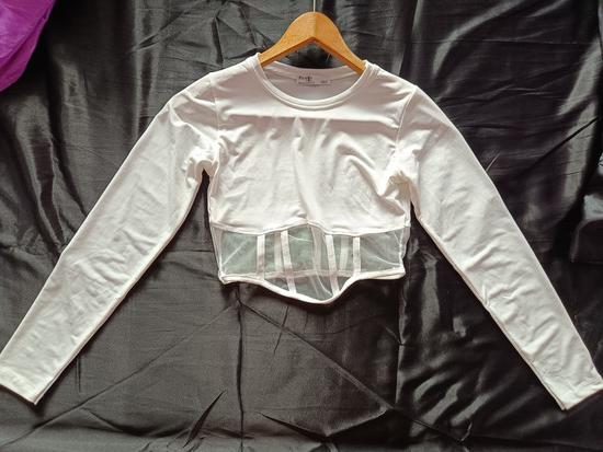 Crop nenosena bela majica