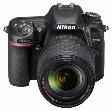 NIKON D7500 + 18-140VR AF-S