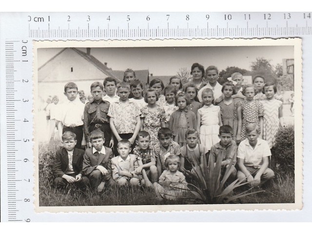 Đaci, učenici, škola, školsko dvorište