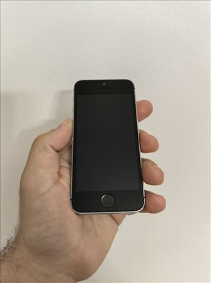 Iphone SE 2016 32gb crni