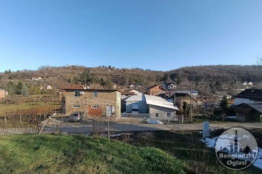 Na prodaju stambeno-poslovni objekat (kuca,hala)