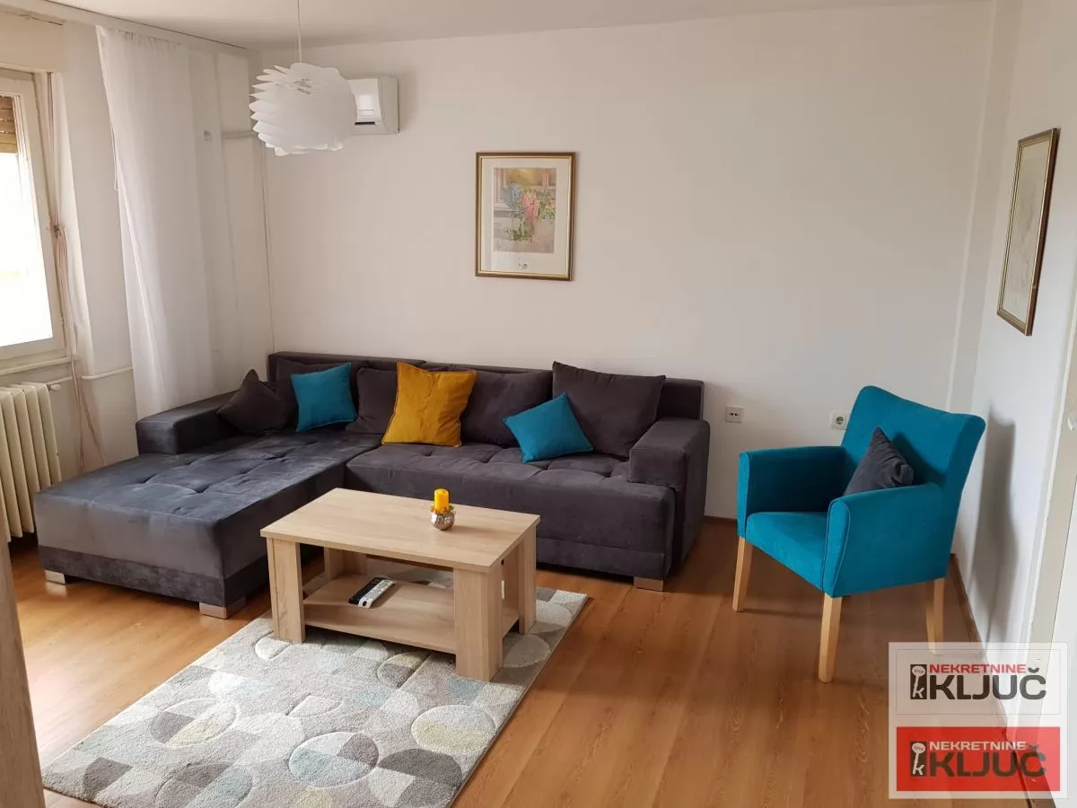 Liman III,dvosoban stan useljiv od 01.augusta-DOZVOLJENI KUĆNI LJUBIMCI