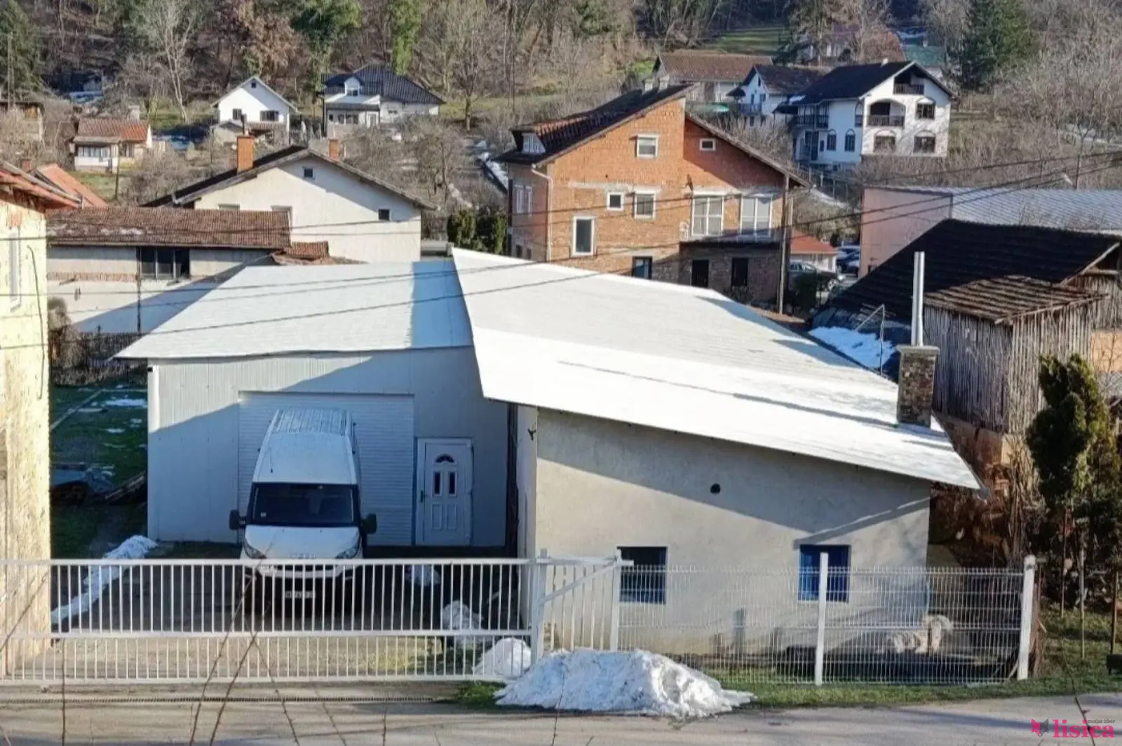 Hala, magacin, skladište za izdavanje - Paragovo