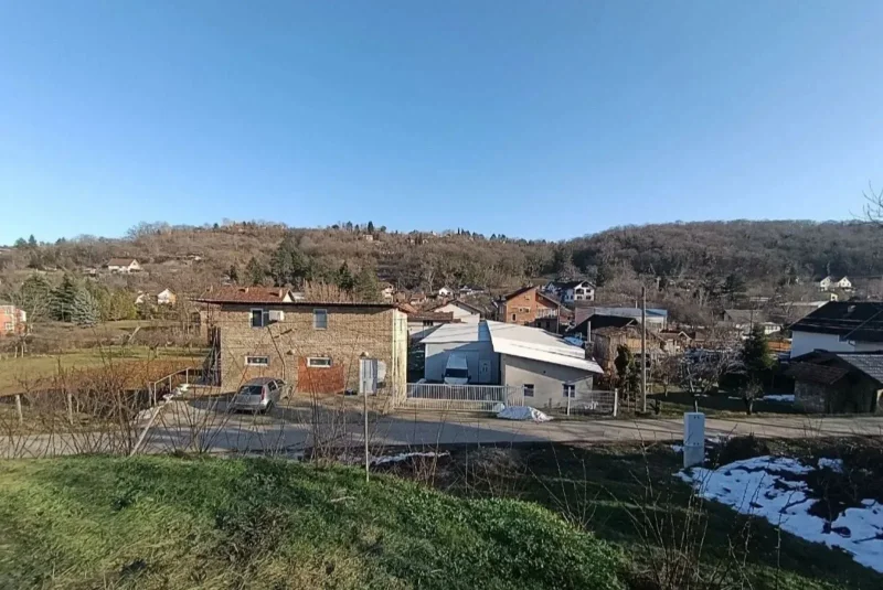 Na prodaju stambeno-poslovni objekat (kuca, hala), Novi Sad-Paragovo