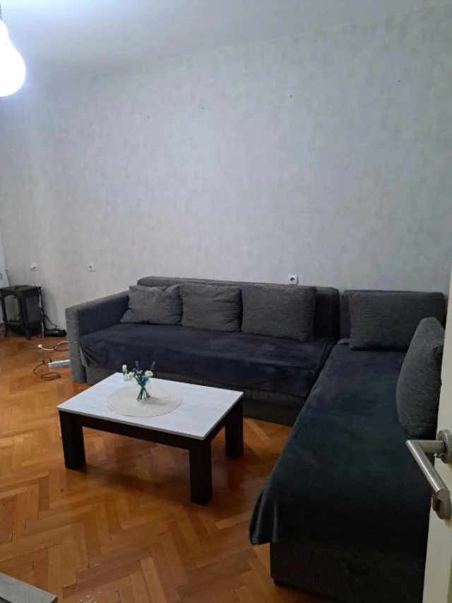 Dvoiposoban stan u pešačkoj zoni