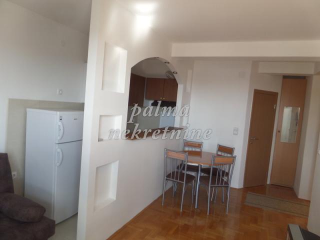 Izdavanje, Stan, 43m2 , Centar