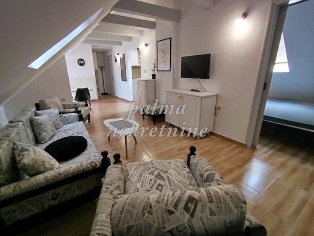 Izdavanje, Stan, 75m2 , Centar