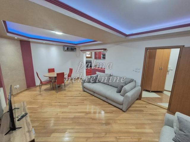 Izdavanje, Stan, 52m2 , Centar