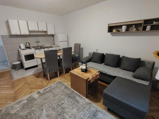 Zemun, Karađorđev trg, 38 m2