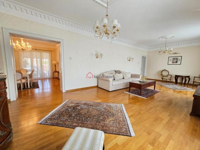 Prestigious location. Bright&Luxury. Garage.