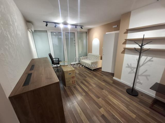 Izdavanje, Lokal, 60m2 , Centar