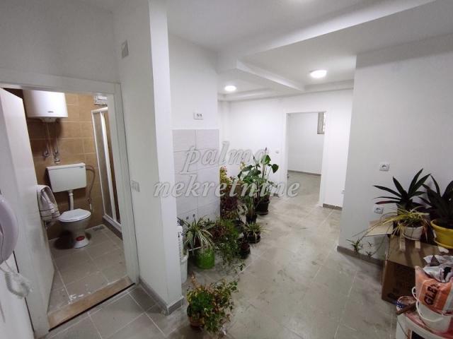 Izdavanje, Lokal, 33m2 , Centar