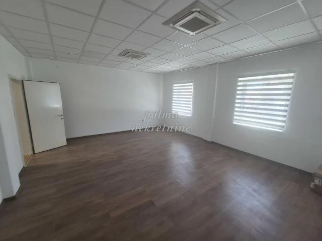 Izdavanje, Poslovni prostor, 180m2 , Centar