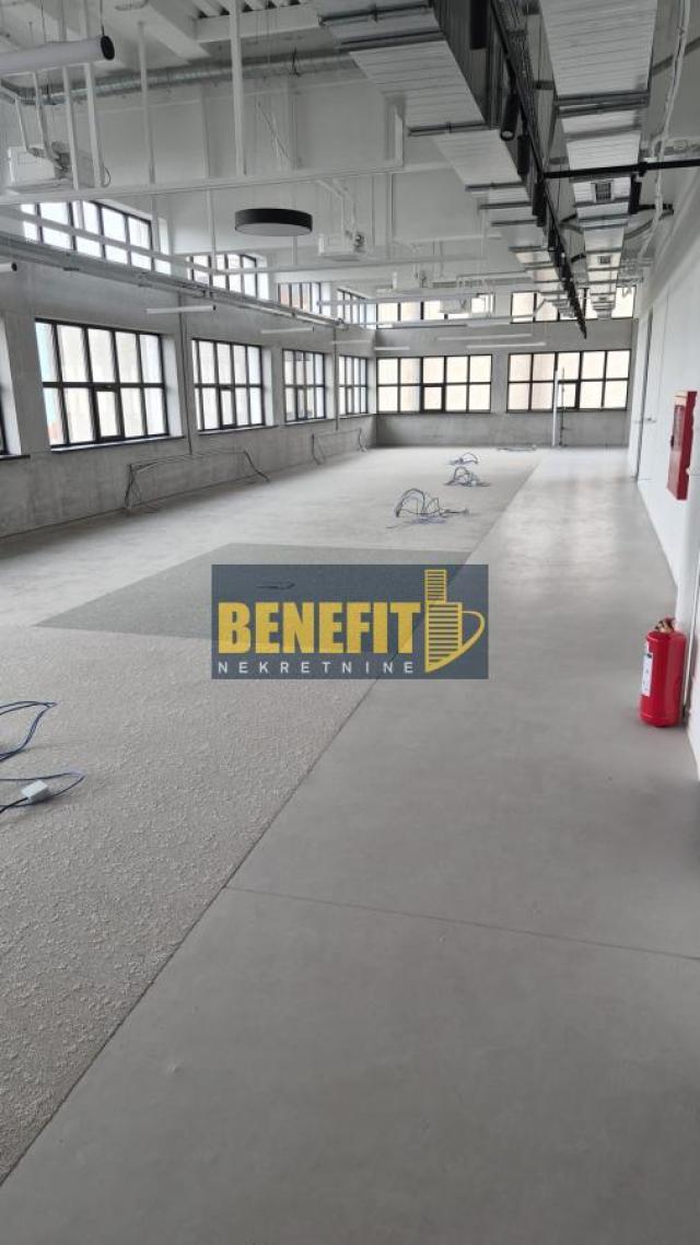 Luka Beograd, poslovno-kancelarijski prostor od 434m²