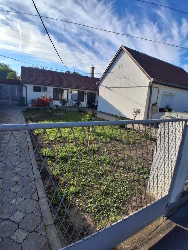 Prodajem kuću
Sombor