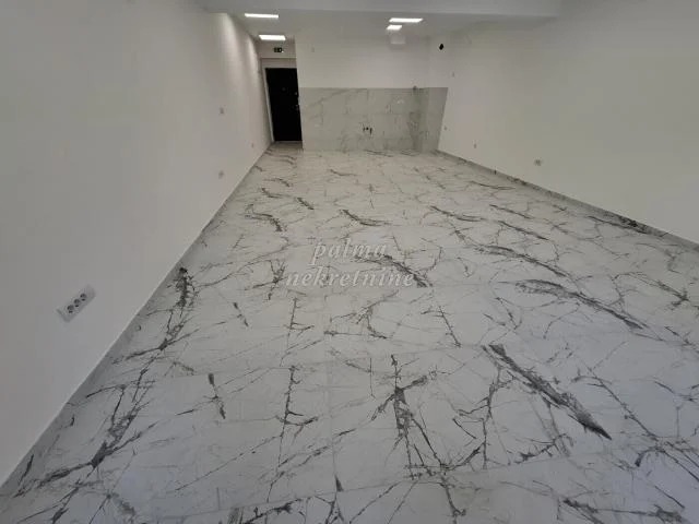 Prodaja, Poslovni prostor, 50m2 , Centar