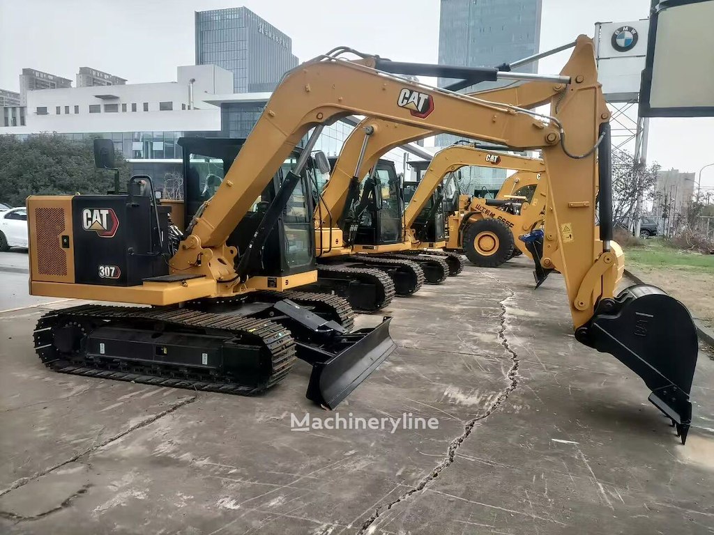 Novi Caterpillar 307 midi bager