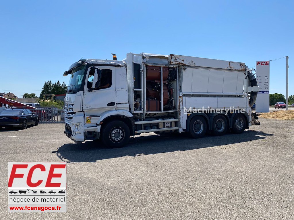 Mercedes-Benz AROCS 3251 vakum bager nakon udesa