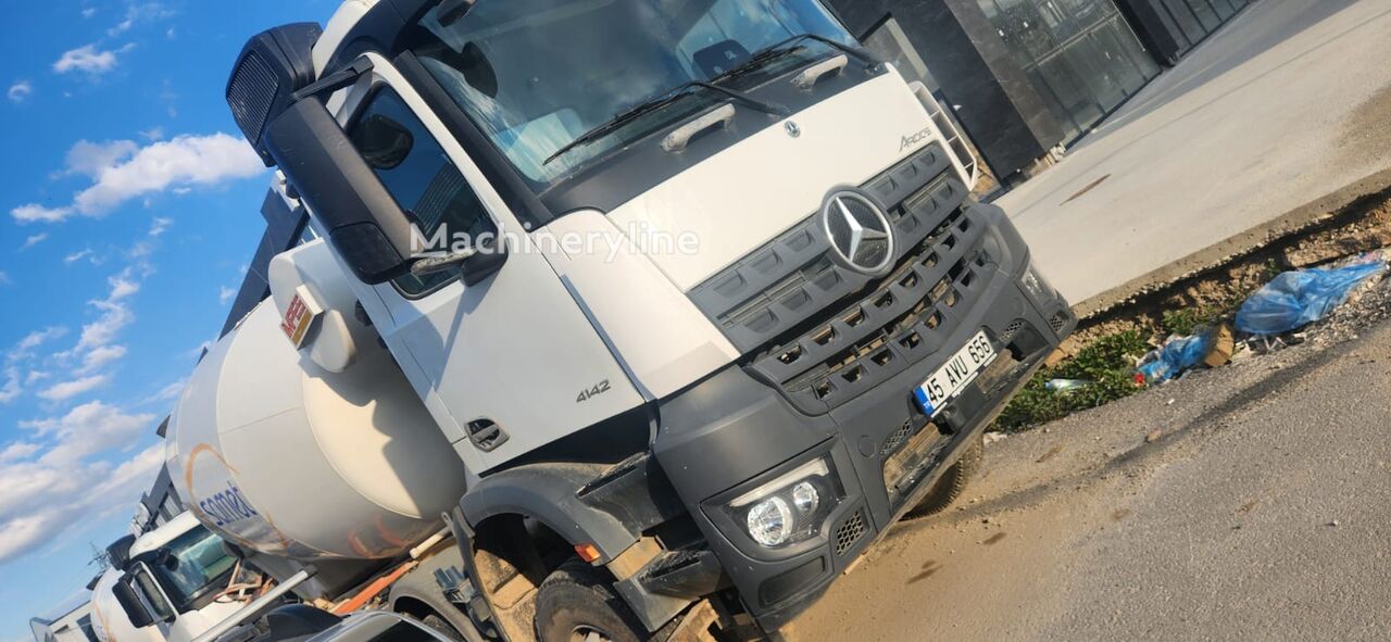 Impes 2025 na šasiji Mercedes-Benz Arocs 4142 kamion s mešalicom za beton