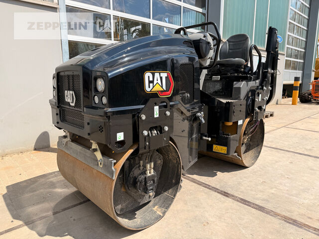 Caterpillar CB2.5 valjak za asfalt