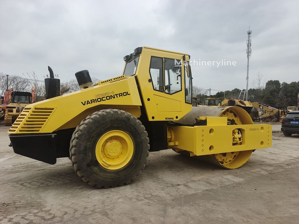BOMAG BW225D-3 kompaktor s jednim valjkom