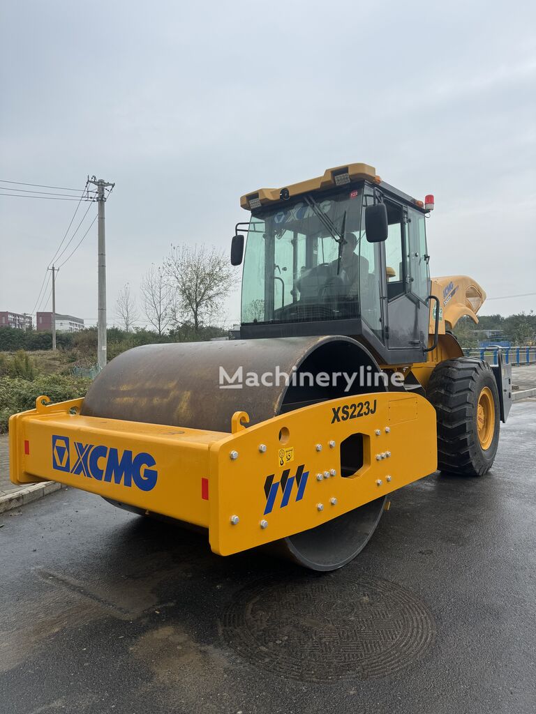 XCMG XS223J kompaktor s jednim valjkom