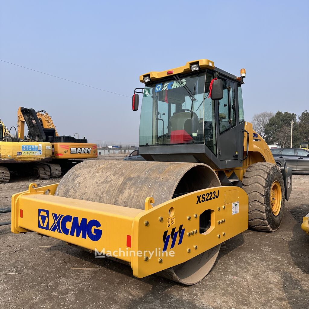 XCMG XS223J kompaktor s jednim valjkom