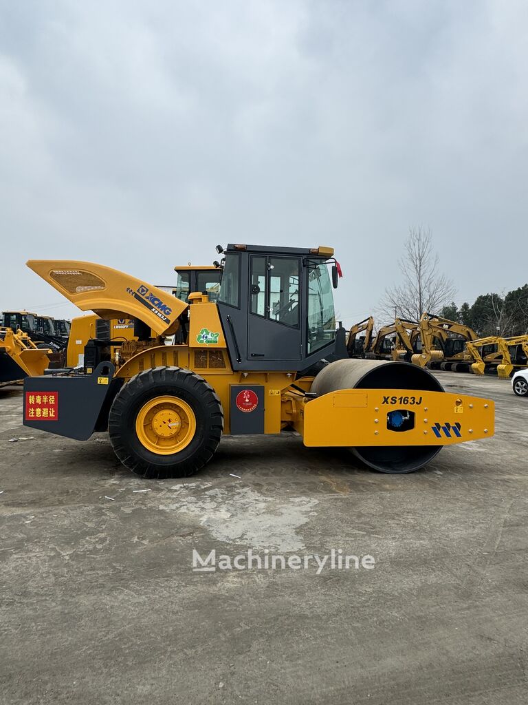 XCMG XS163J kompaktor s jednim valjkom
