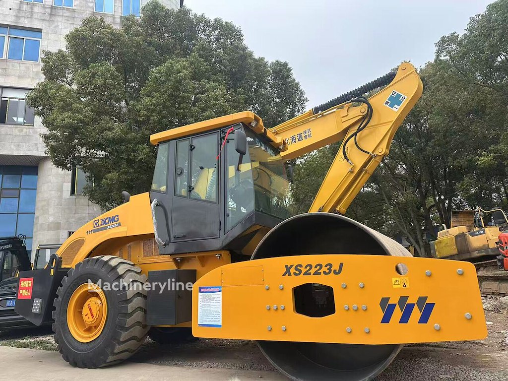 XCMG XS223J kompaktor s jednim valjkom