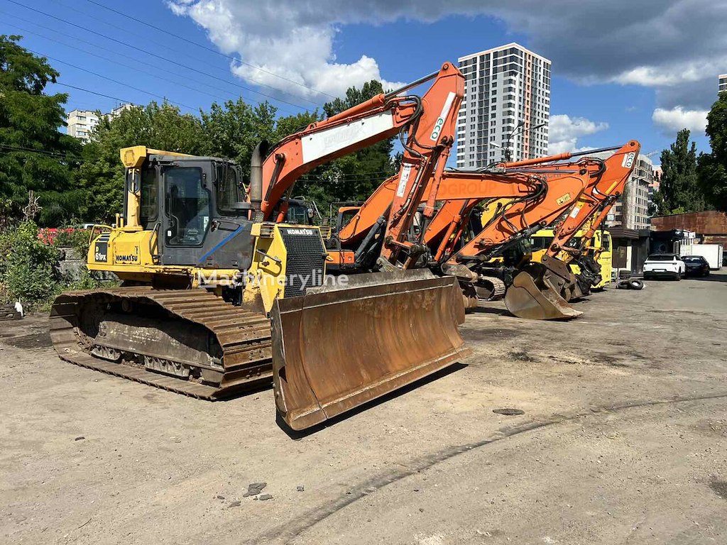 Komatsu D61 buldožer
